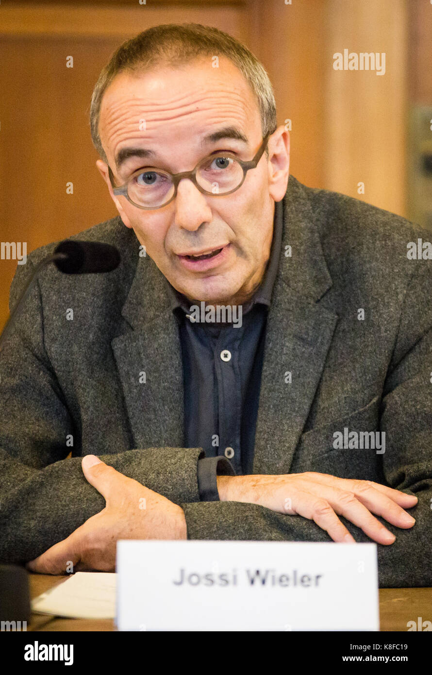 Hansel and gretel opera hi-res stock photography and images - Alamy