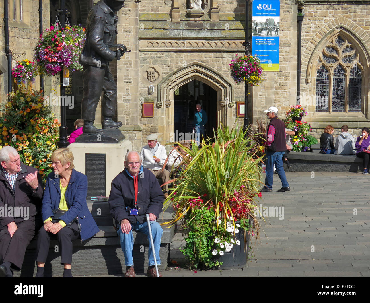 Durham, UK. 19th Sep, 2017. UK Weather. Warm sunny day in Durham city ...