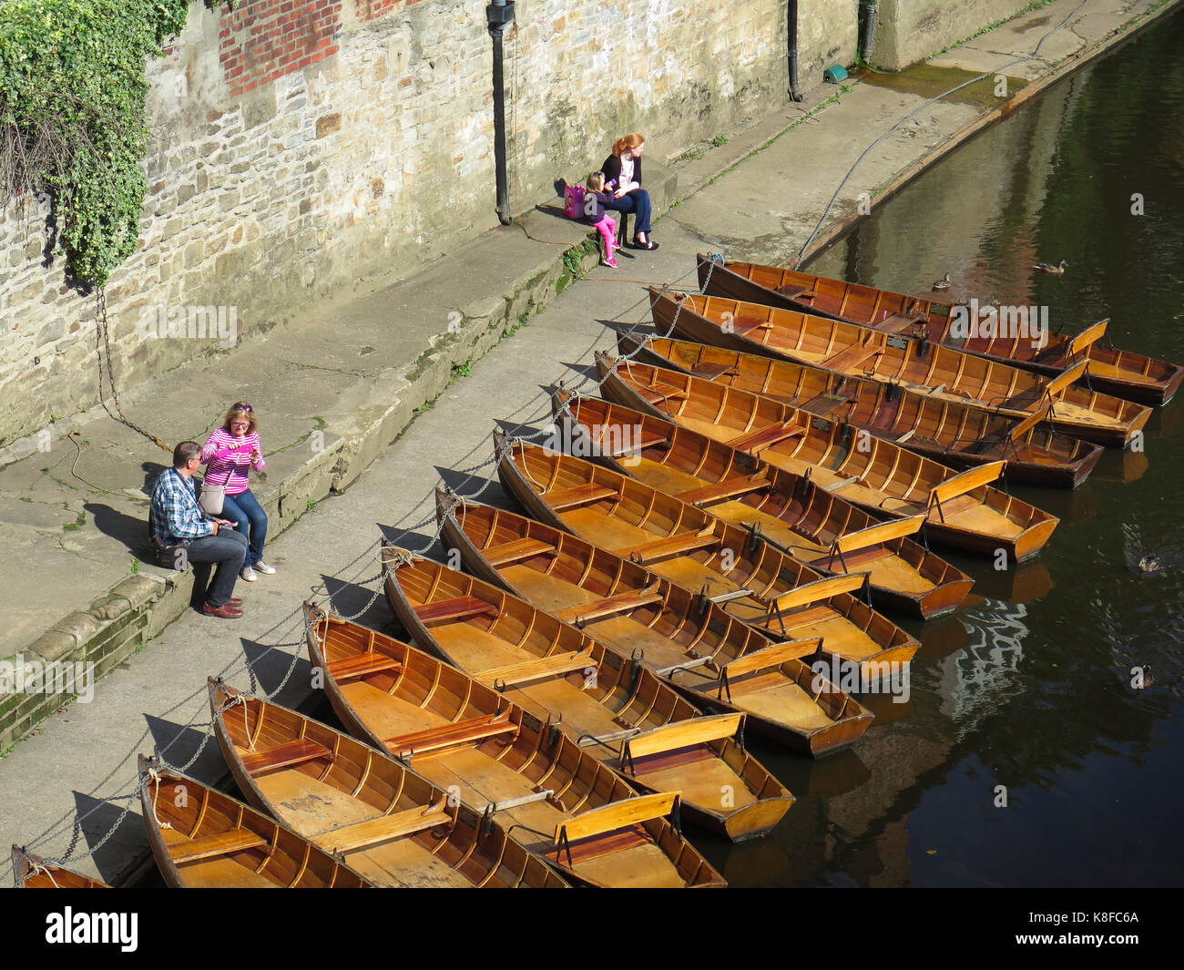 Durham, UK. 19th Sep, 2017. UK Weather. Warm sunny day in Durham city ...