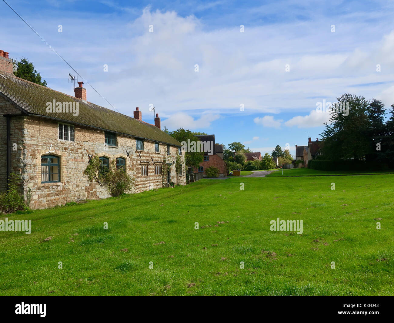 Kineton, Warwickshire, UK. 19th Sep, 2017. UK Weather. Beautiful sunny ...