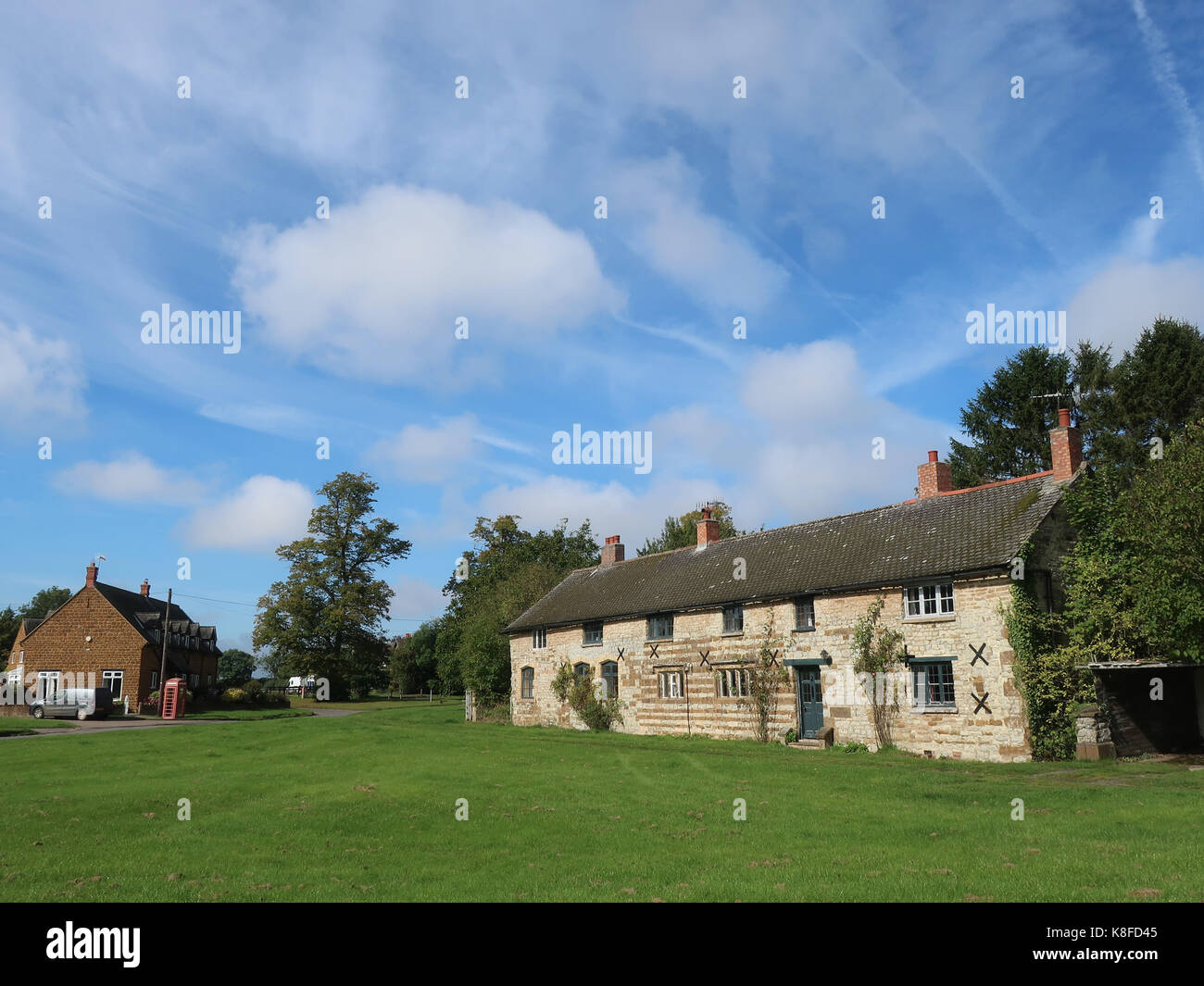 Kineton, Warwickshire, UK. 19th Sep, 2017. UK Weather. Beautiful sunny ...
