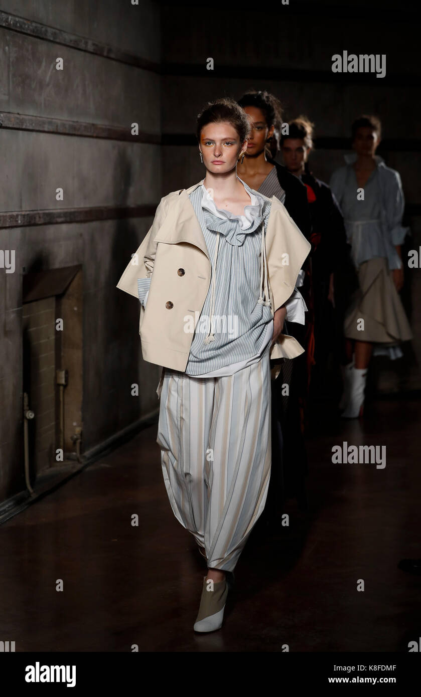 London, UK. 19th Sep, 2017. Models walk the runway at the Parlmer ...