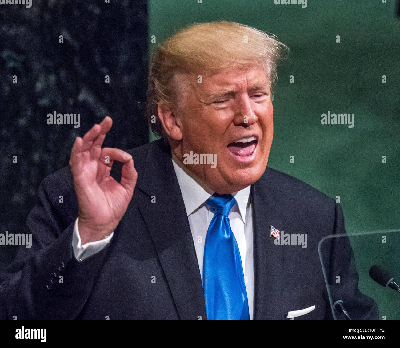 Donald trump hand gestures hi-res stock photography and images - Alamy