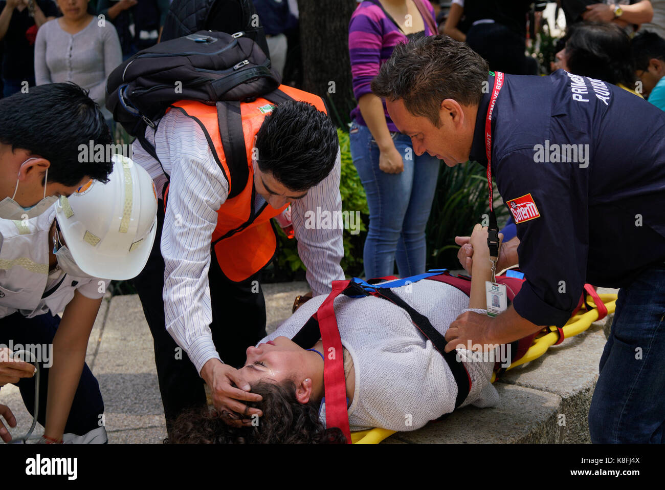 Mexico City, Mexico. 19th Sep, 2017. People help a woman after an ...