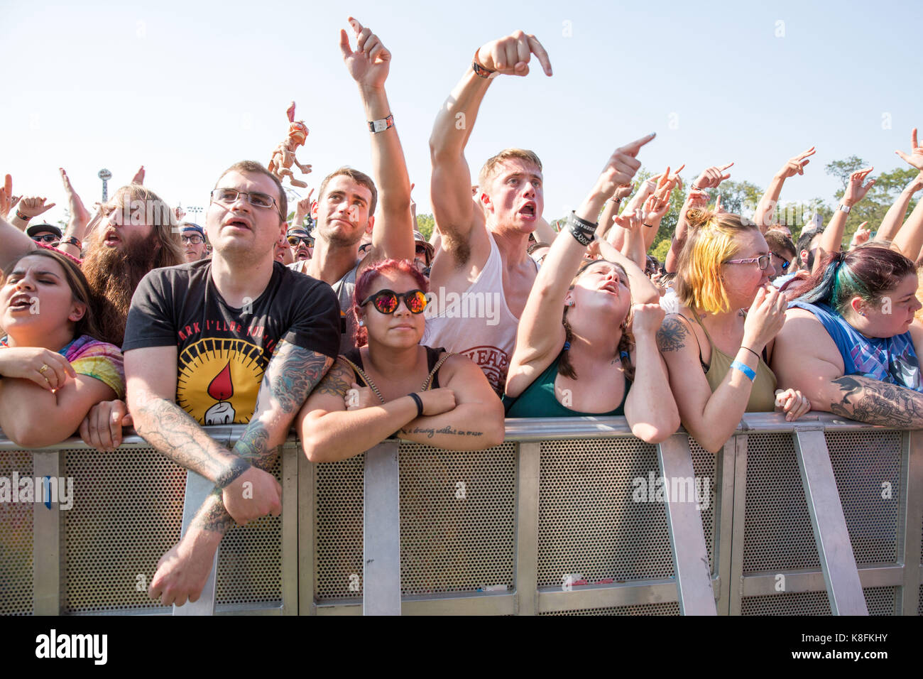 Chicago, Illinois, USA. 15th Sep, 2017. Fans rock out on the rail ...