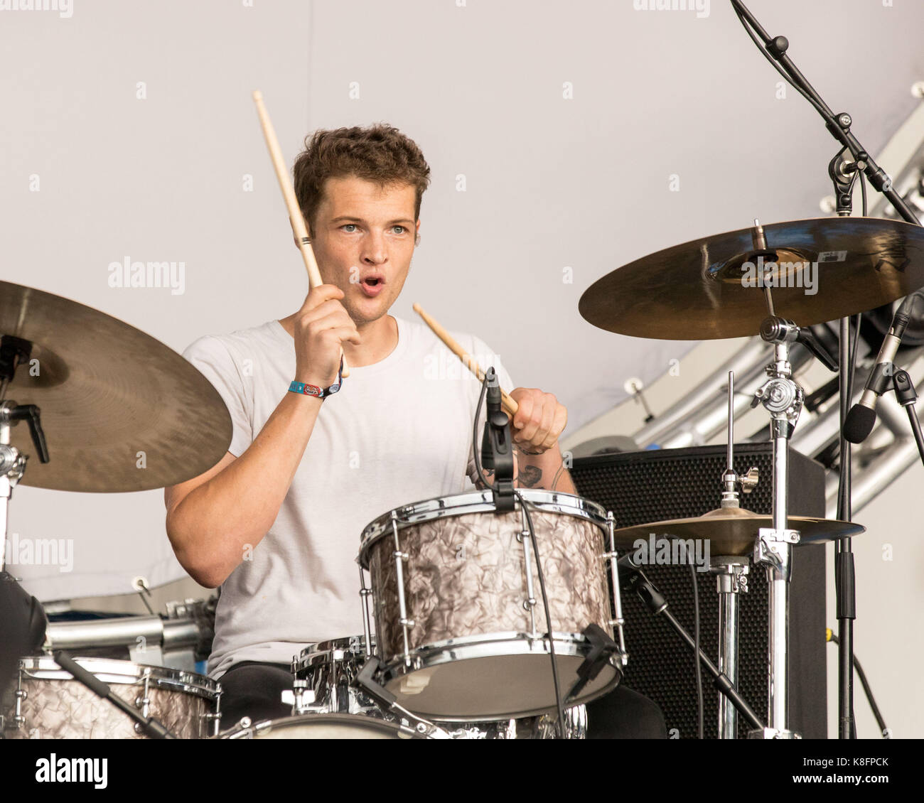 Chicago, Illinois, USA. 17th Sep, 2017. JOSHUA SPARKS of Minus The Bear ...