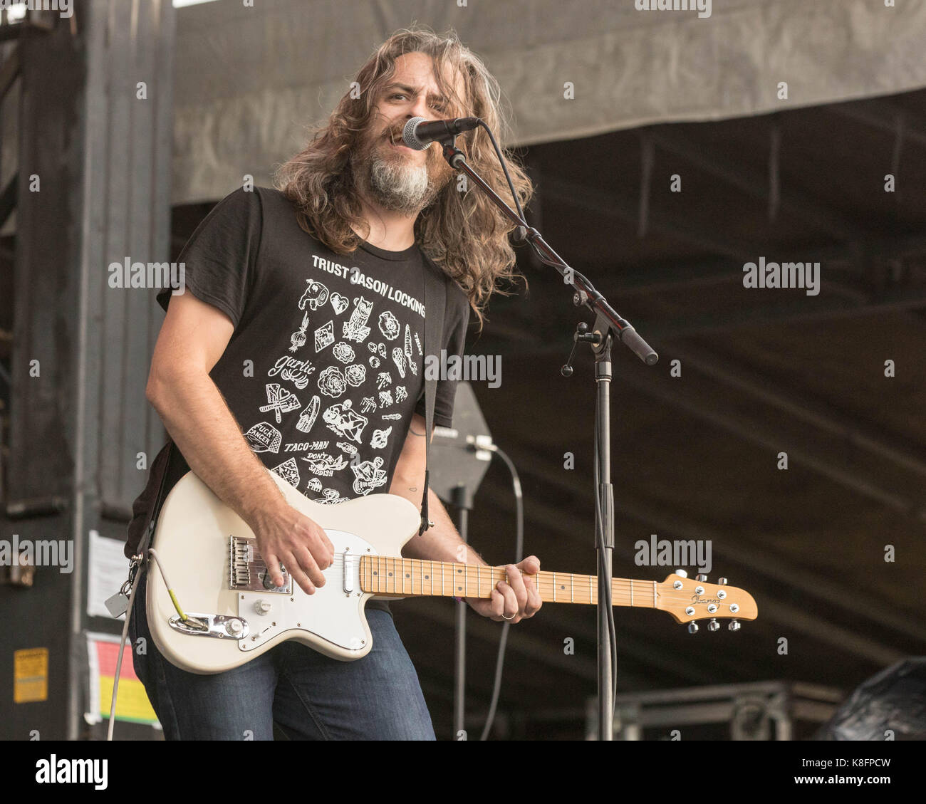 Chicago, Illinois, USA. 17th Sep, 2017. JAKE SNIDER of Minus The Bear ...