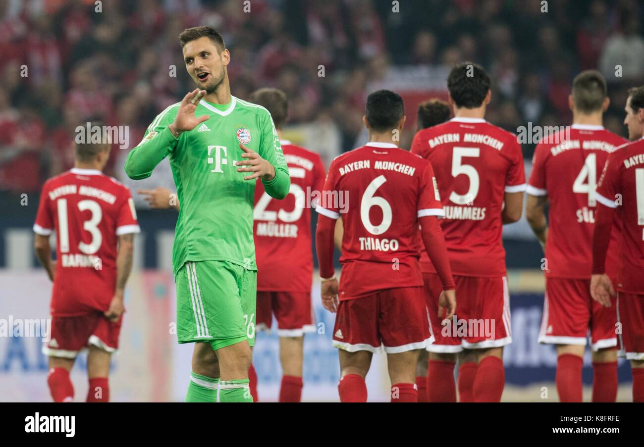 Gelsenkirchen, Germany. 19th Sep, 2017. Bayern goalie Sven Ulreich ...