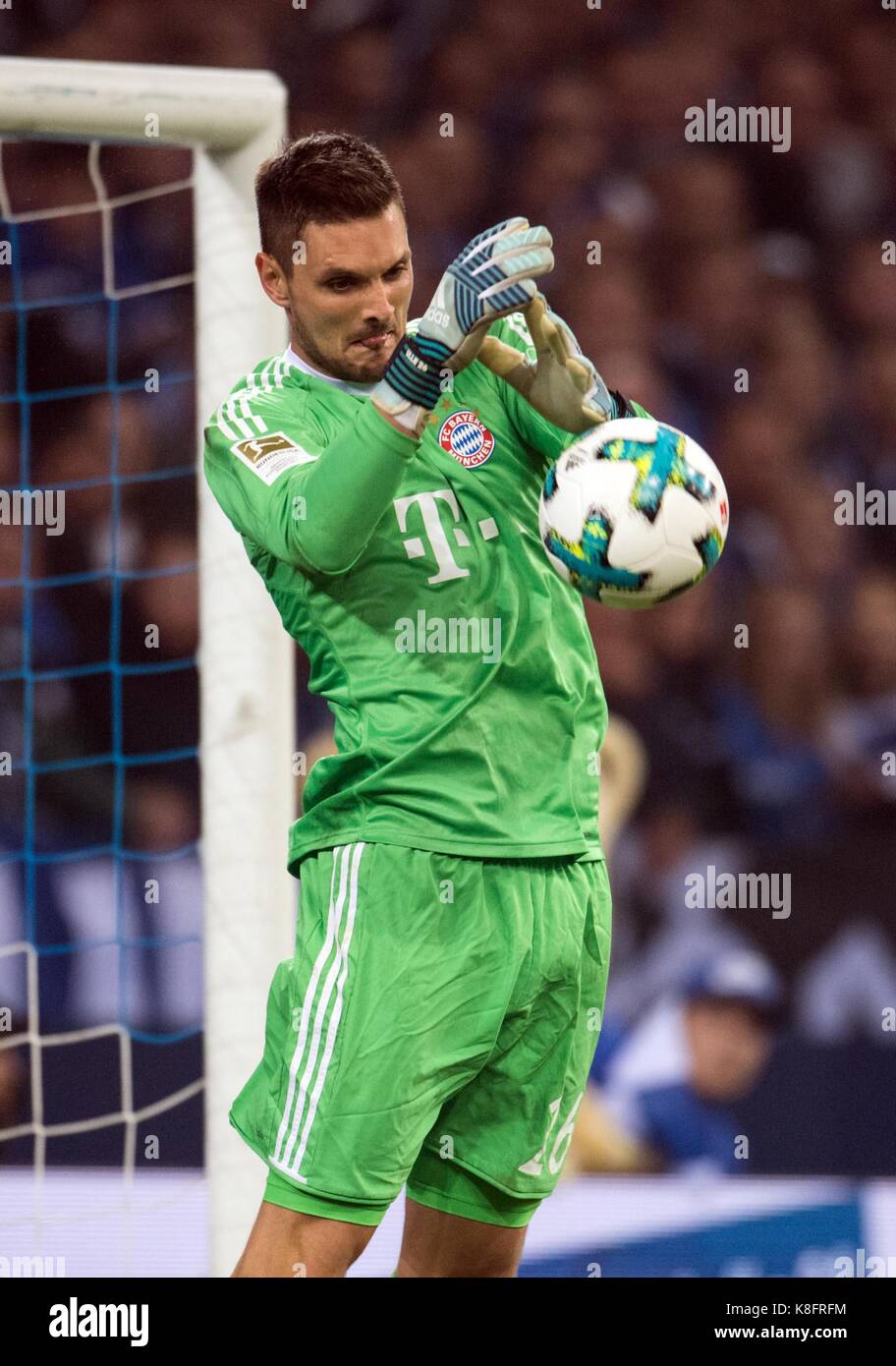 Gelsenkirchen, Germany. 19th Sep, 2017. Bayern goalie Sven Ulreich ...