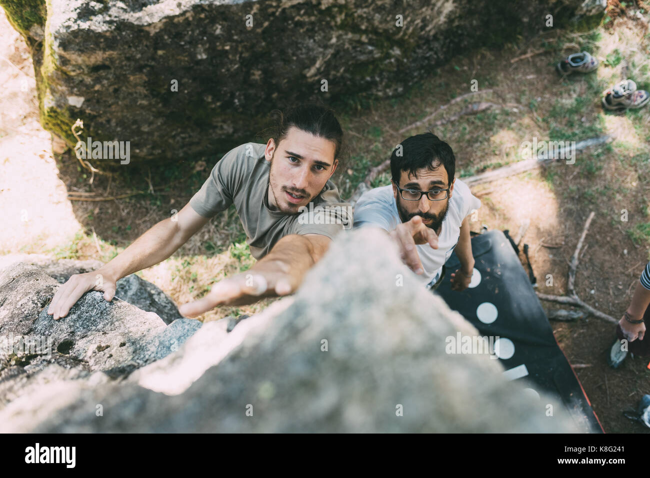 Men bouldering hi-res stock photography and images - Alamy