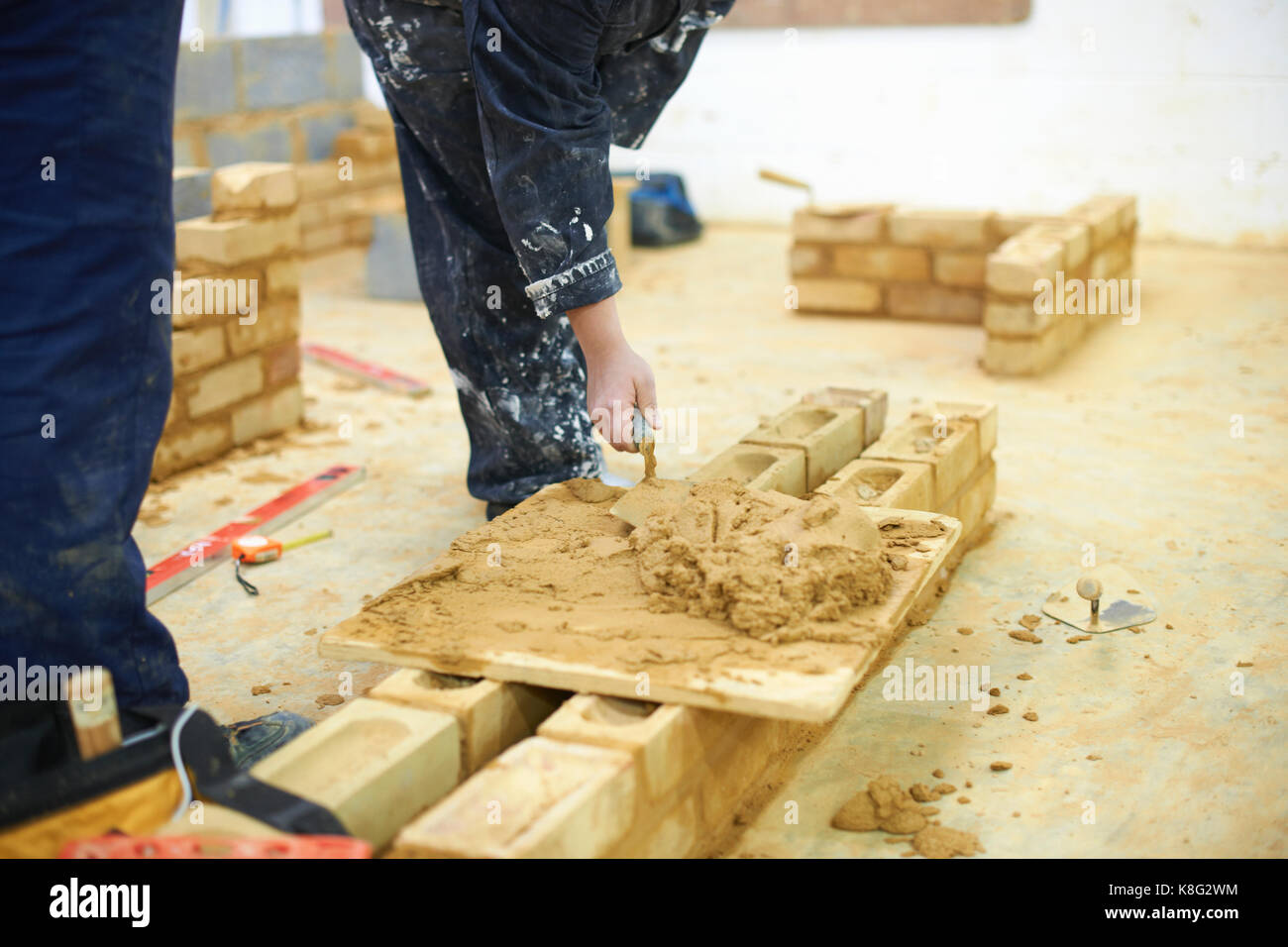 Bricklaying student hi-res stock photography and images - Alamy