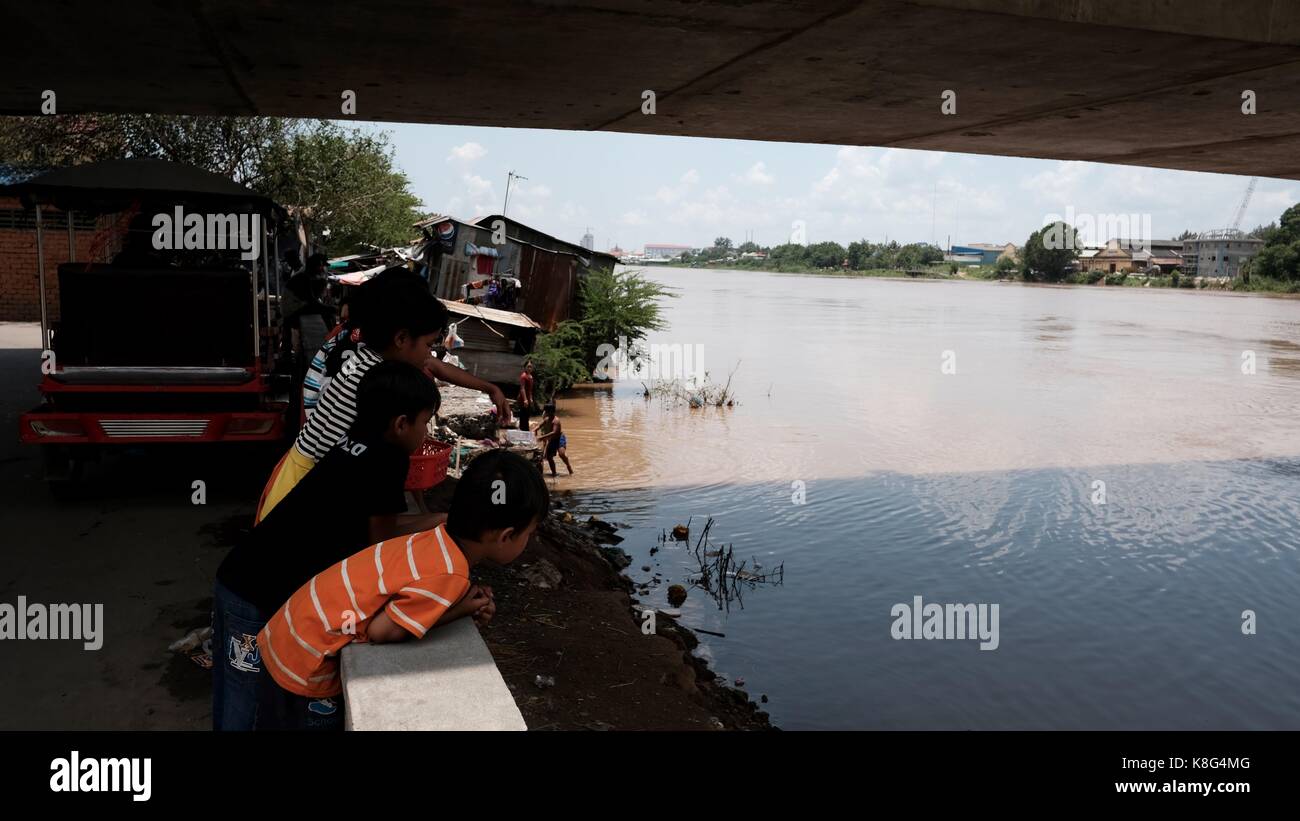 Poor People with children in Poverty Ordered to Leave the Phnom Penh ...