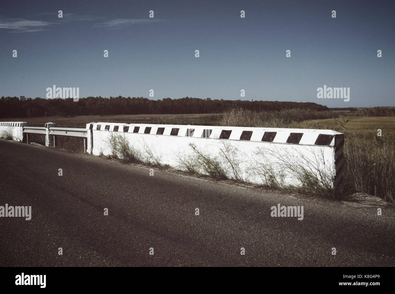 Roadside wall hi-res stock photography and images - Alamy