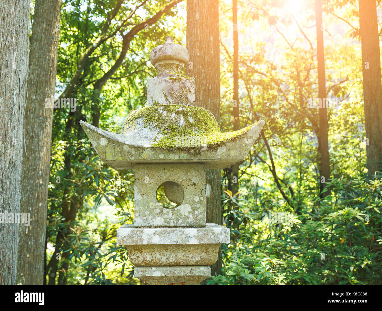 Traditional japanese court hi-res stock photography and images - Alamy
