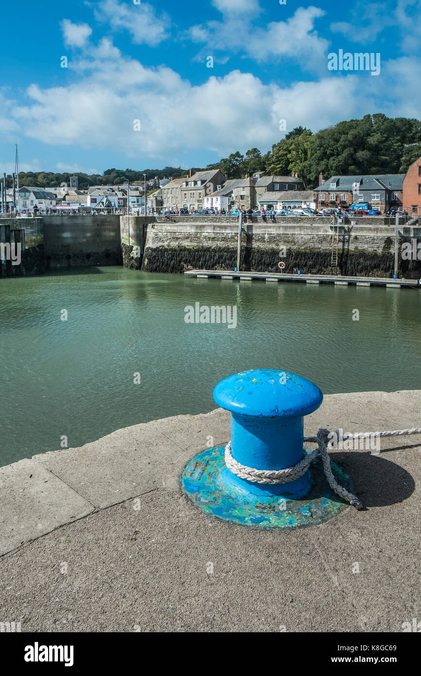 Padstow - low tide in Padstow harbour on the North Cornwall coast Stock ...