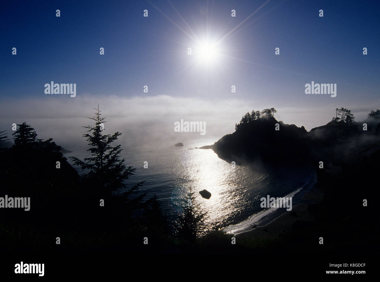 Cove view near Arch Rock Viewpoint with sunburst, Samuel Boardman State ...