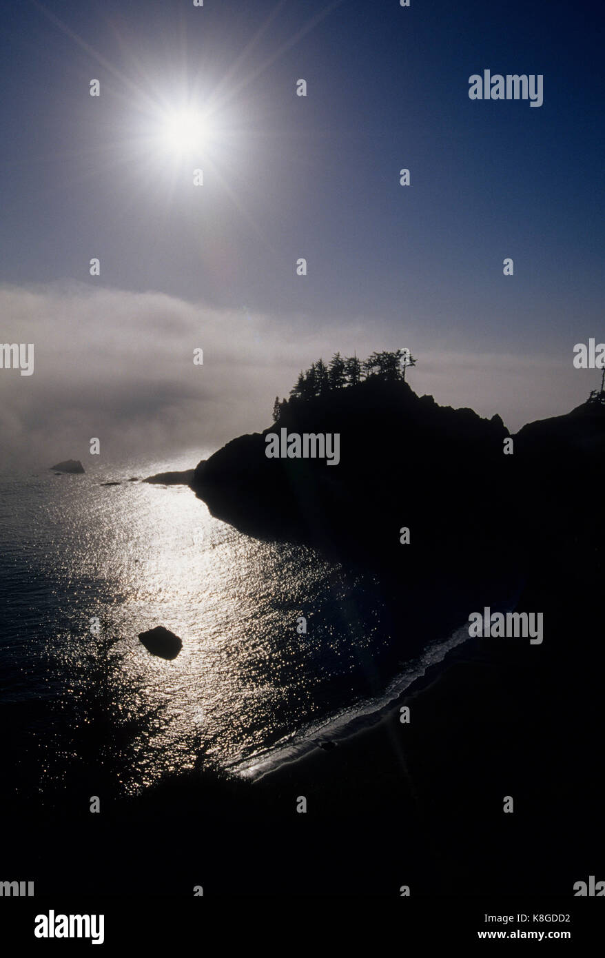 Cove view near Arch Rock Viewpoint with sunburst, Samuel Boardman State ...