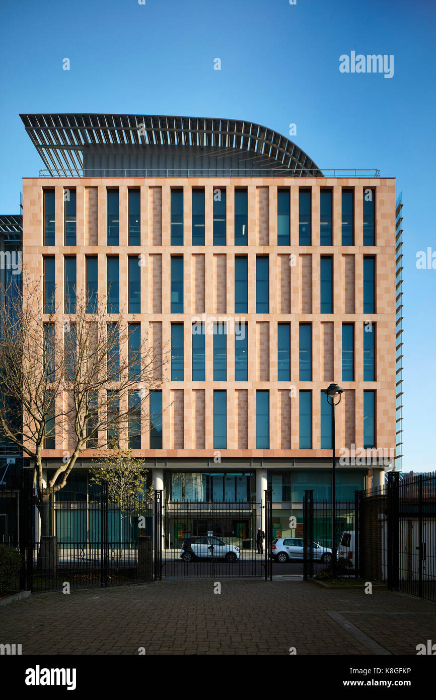 Square view of rear elevation. Francis Crick Institute, London, United ...