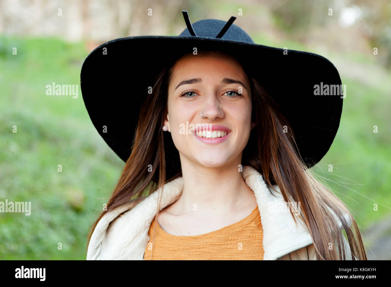 Vintage lady in big hat hi-res stock photography and images - Alamy