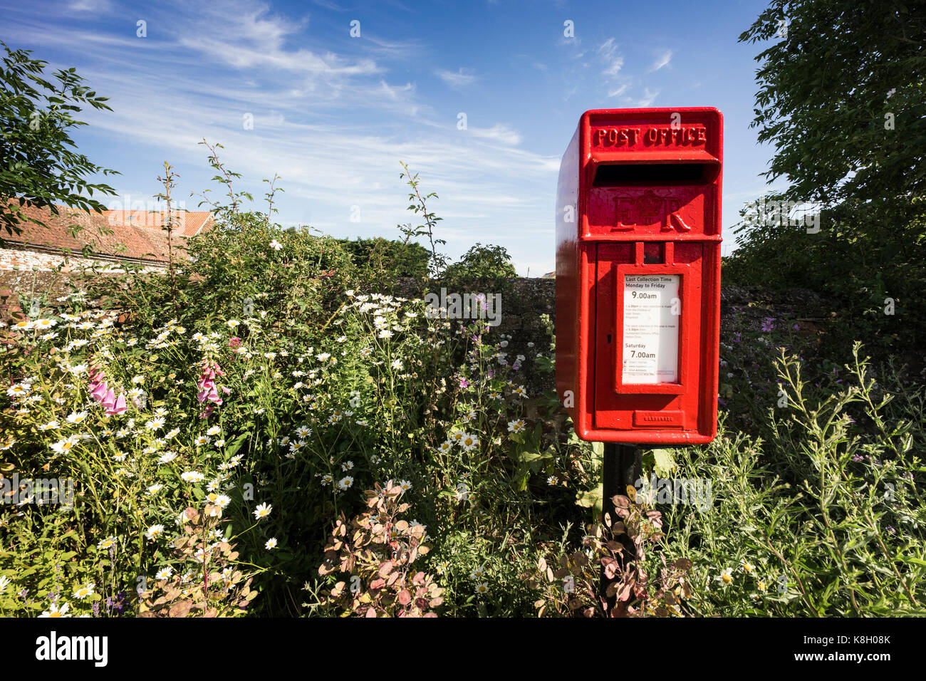 Postbox countryside hi-res stock photography and images - Alamy