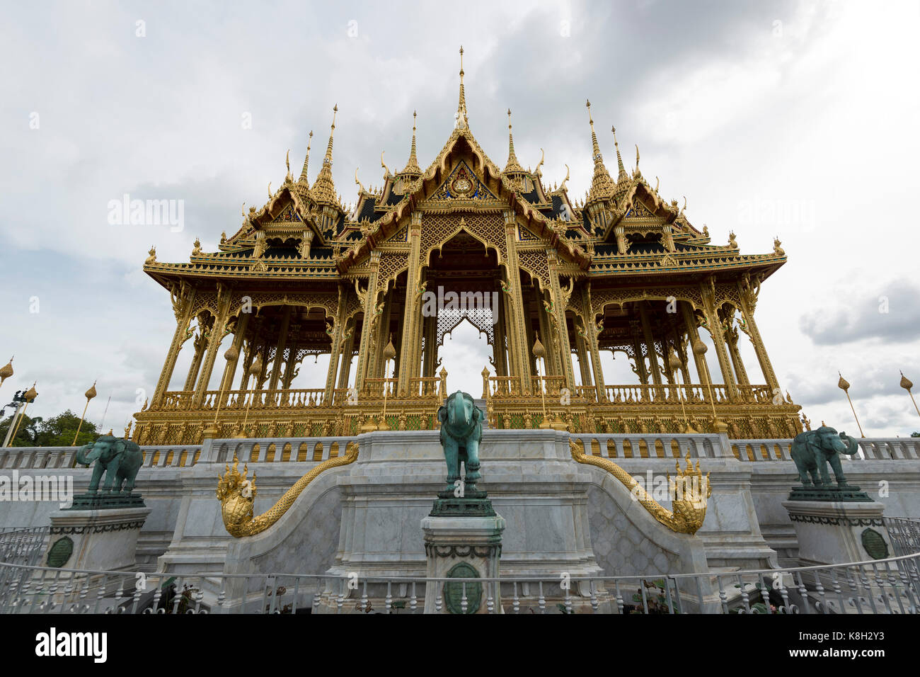 Dusit palace park hi-res stock photography and images - Alamy