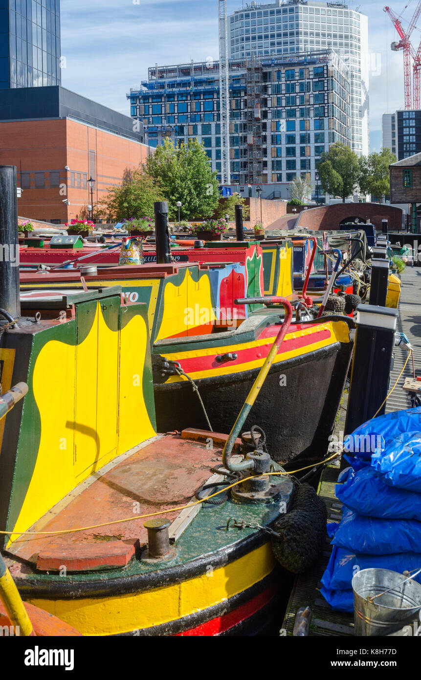 Colourful narrow boats moored in Gas Street Basin, Birmingham Stock ...
