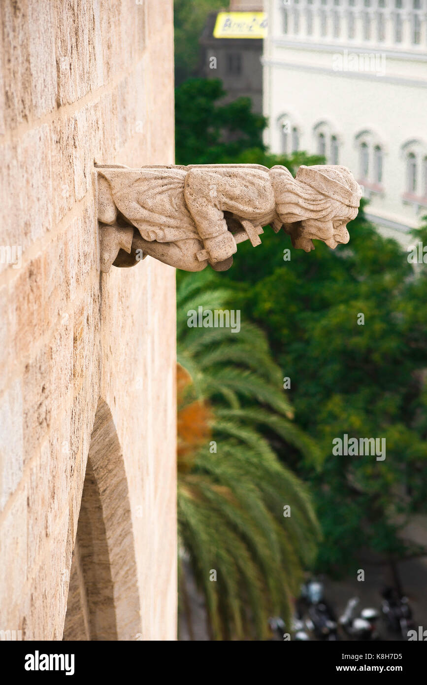 Gargoyle water spout hi-res stock photography and images - Alamy