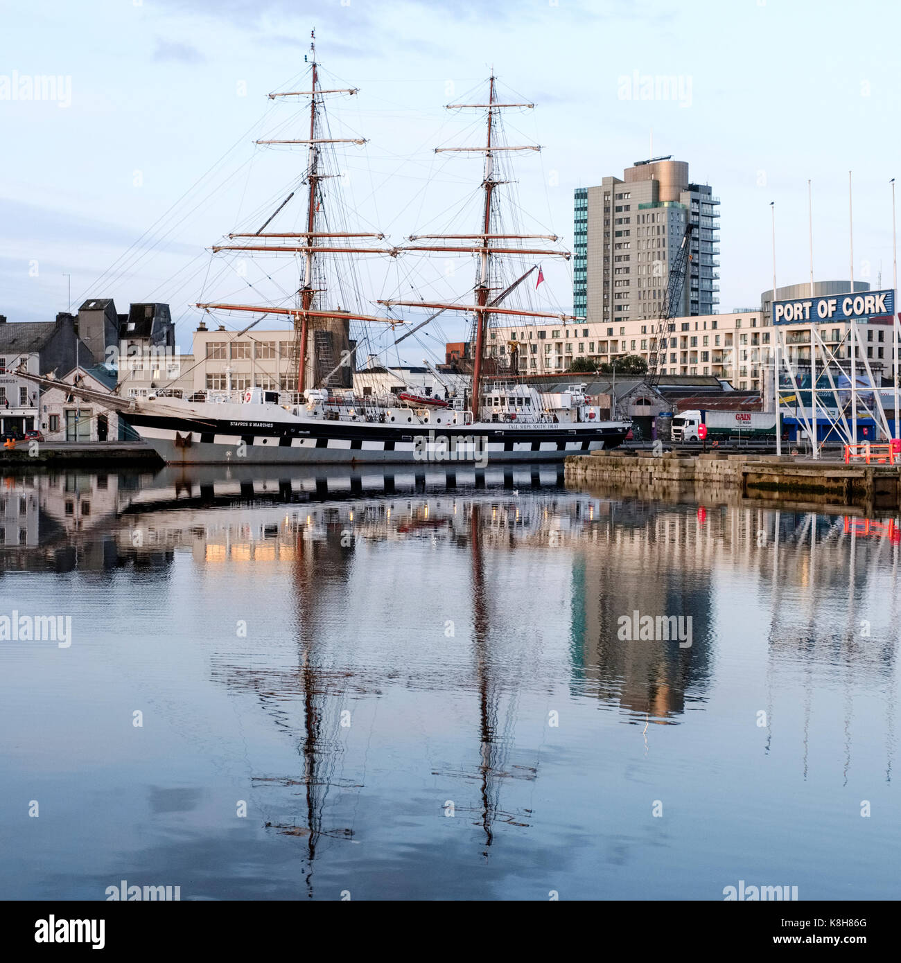 Sailing ship ireland hi-res stock photography and images - Alamy