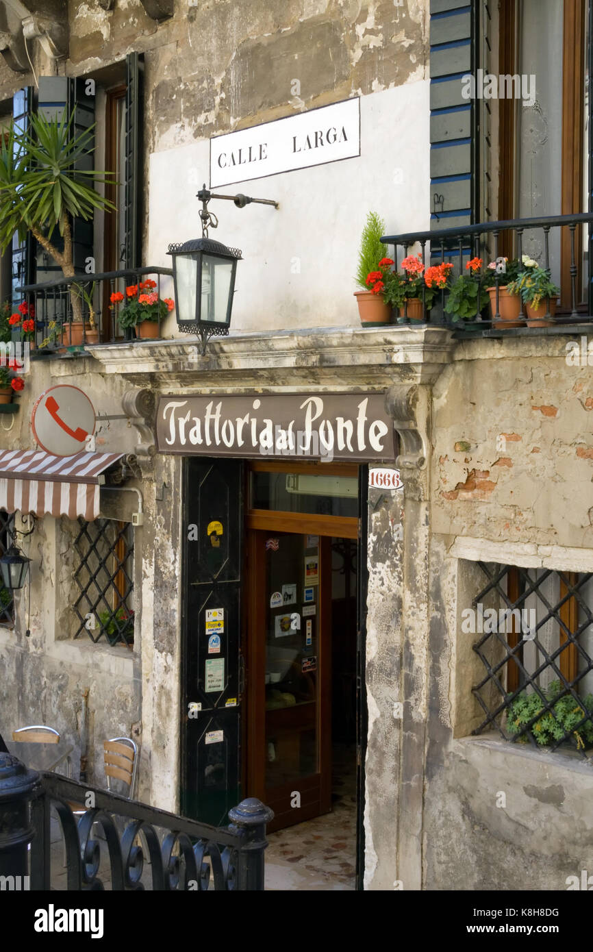 Trattoria sign hi-res stock photography and images - Alamy