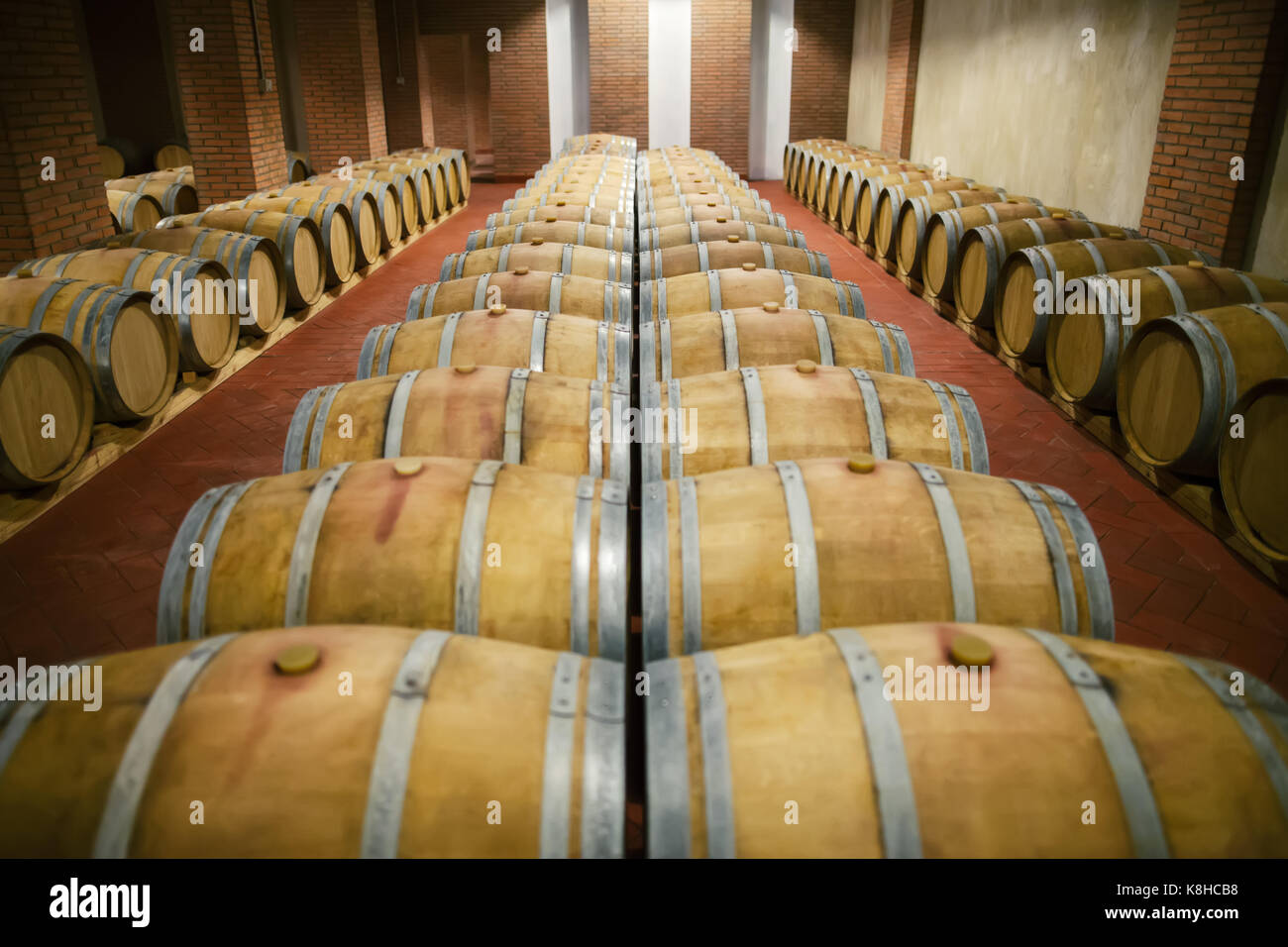 Rows dark wood wine hi-res stock photography and images - Alamy