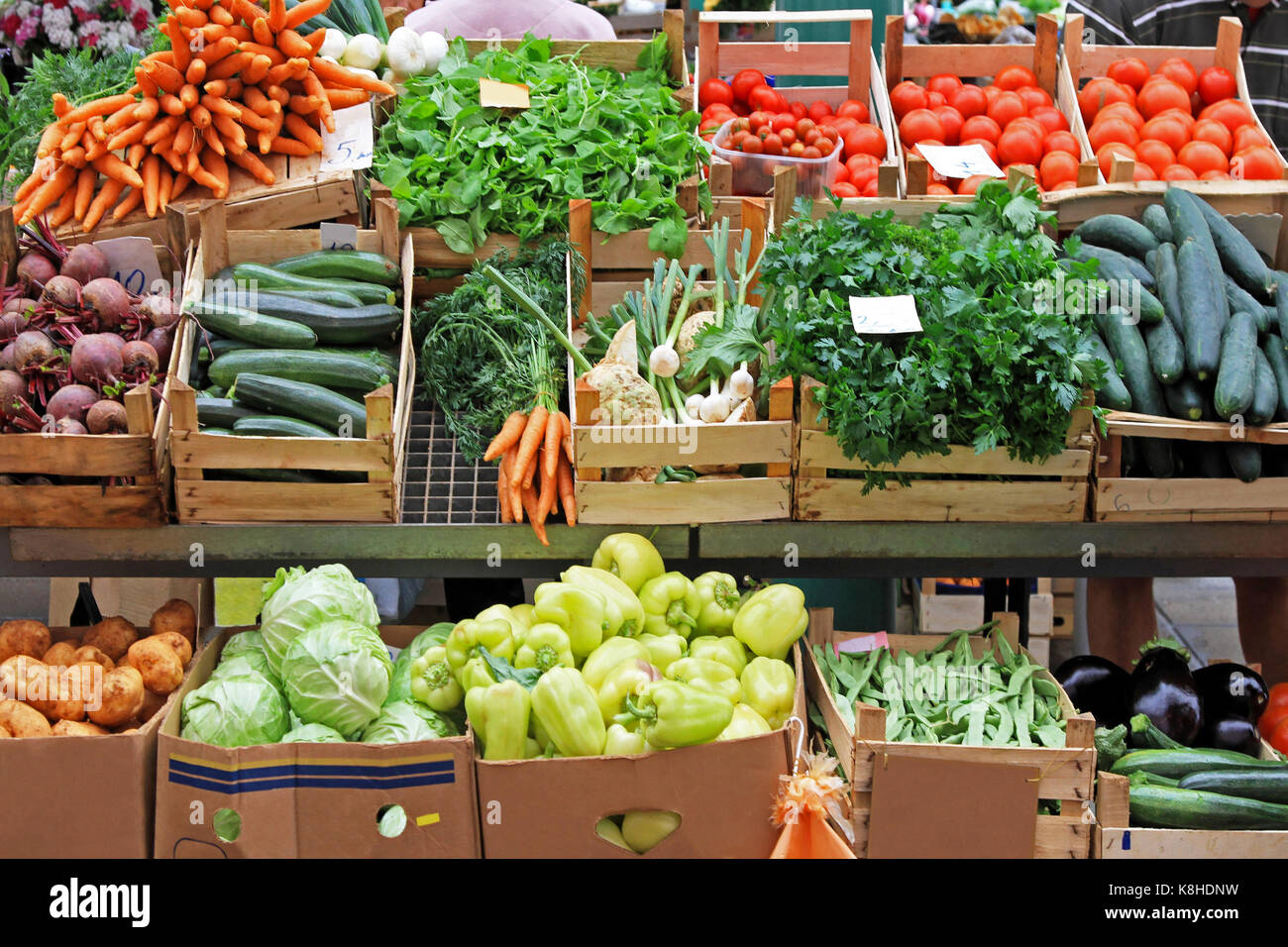 Fresh and organic vegetables at farmers market Stock Photo - Alamy