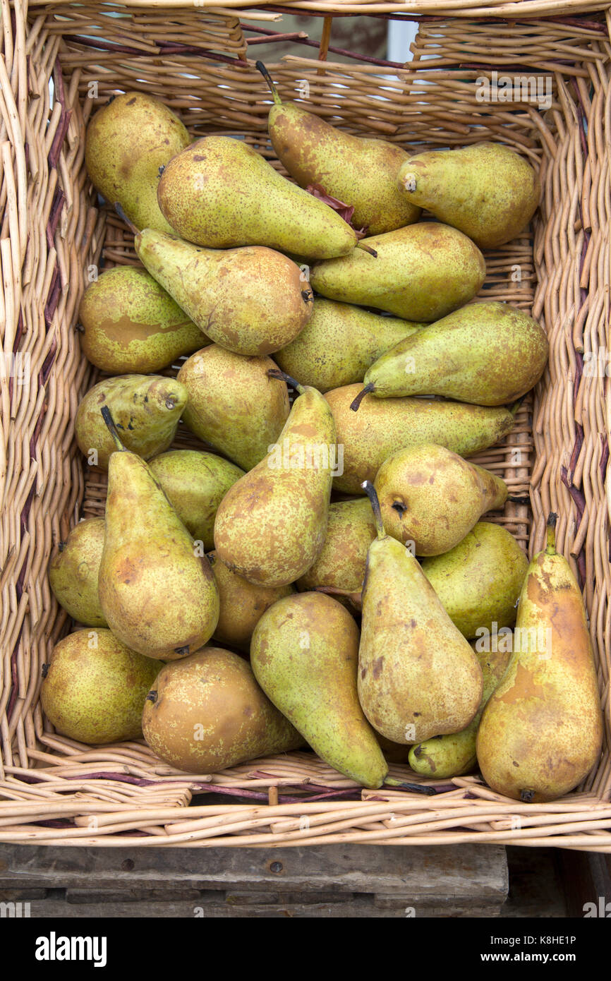 Green Pears for Sale on Market Stall Stock Photo - Alamy