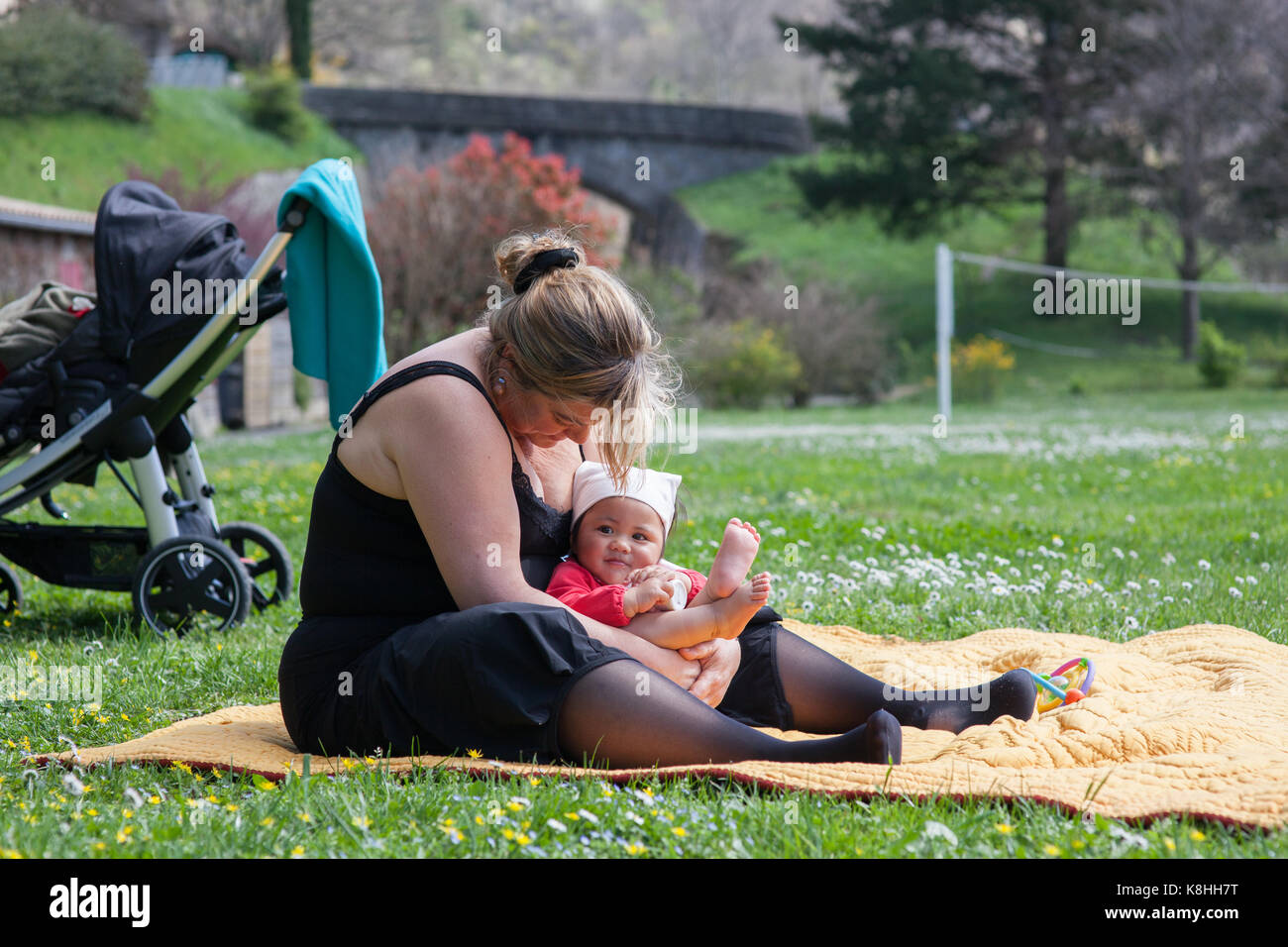 Adoption motherhood hi-res stock photography and images - Alamy
