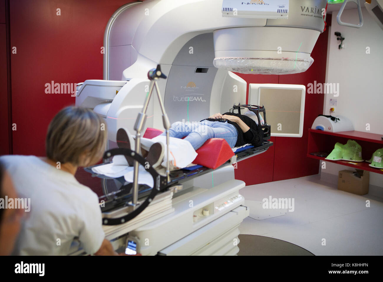 External beam radiotherapy hi-res stock photography and images - Alamy