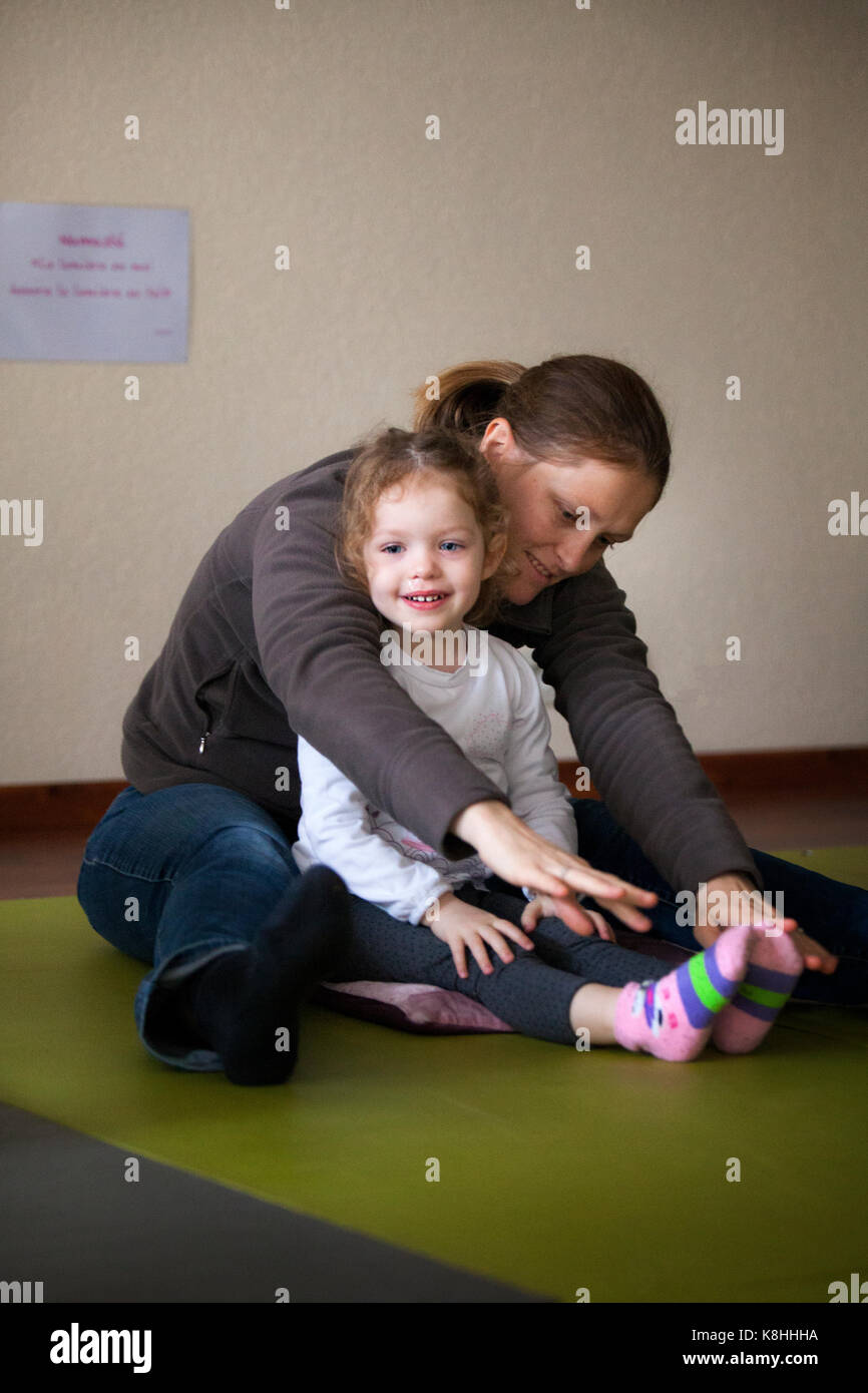 PARENT AND CHILD PRACTICING YOGA Stock Photo - Alamy