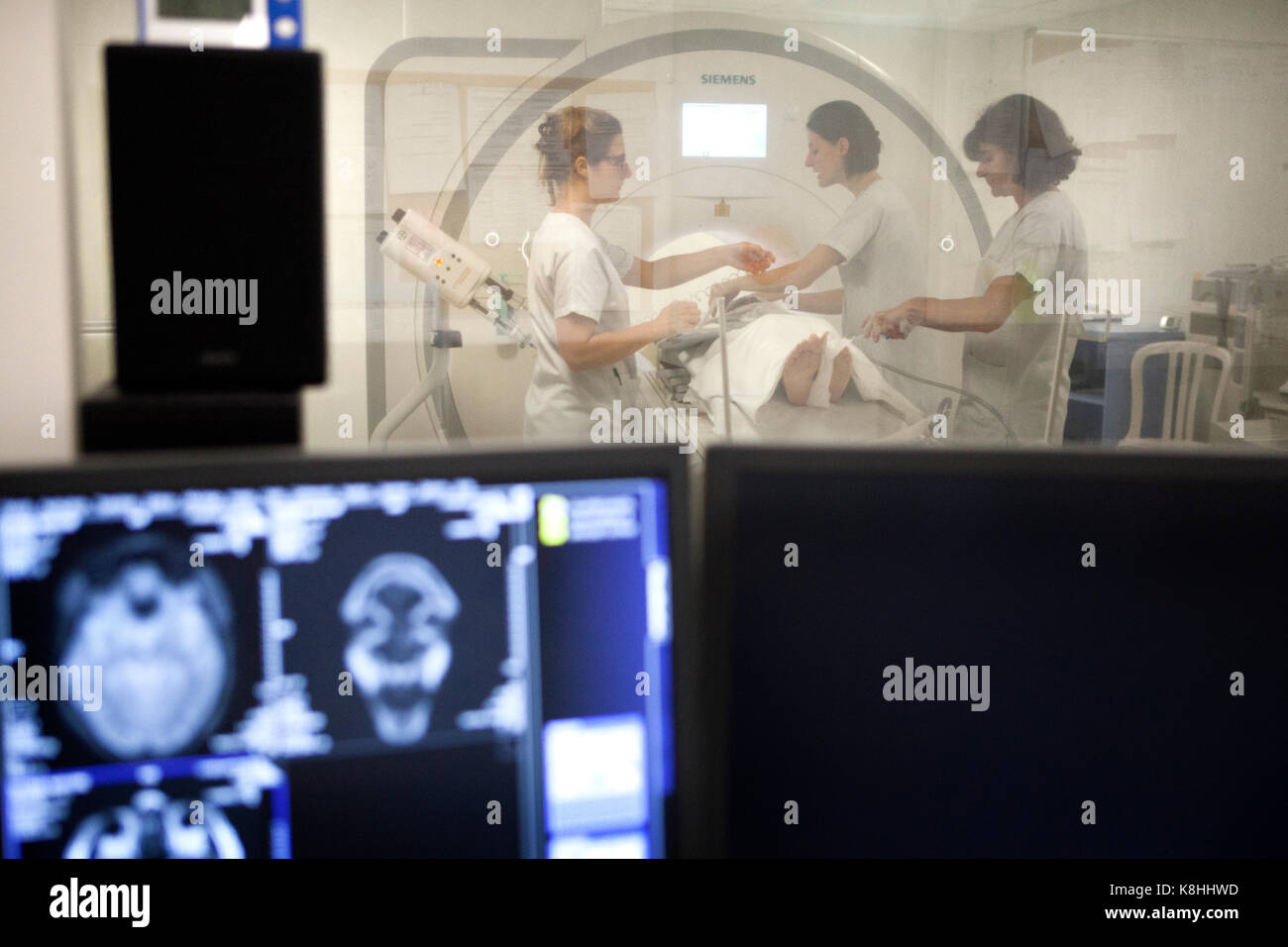 Mri hospital hi-res stock photography and images - Alamy