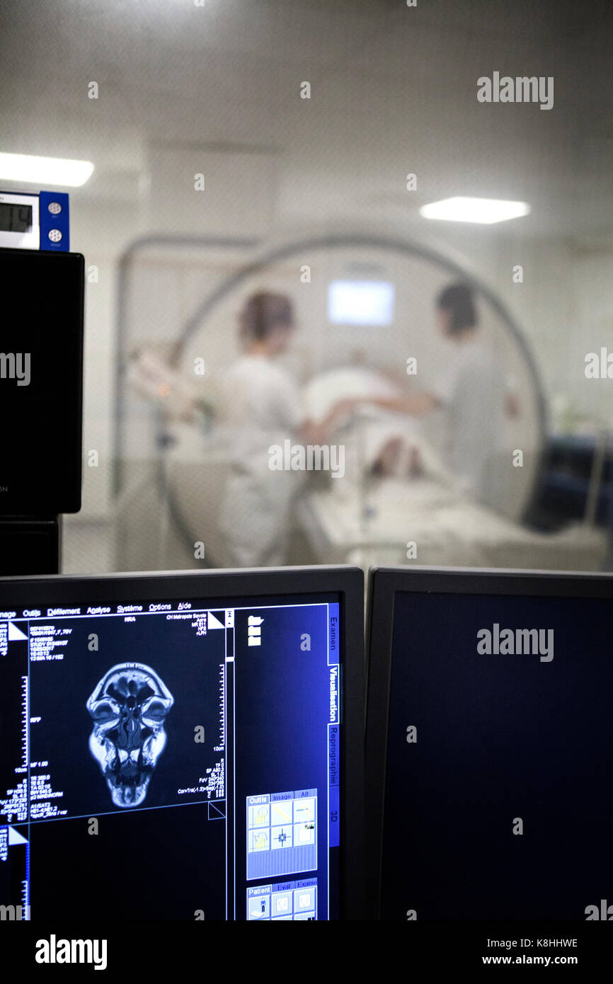 Patient mri examination hi-res stock photography and images - Alamy