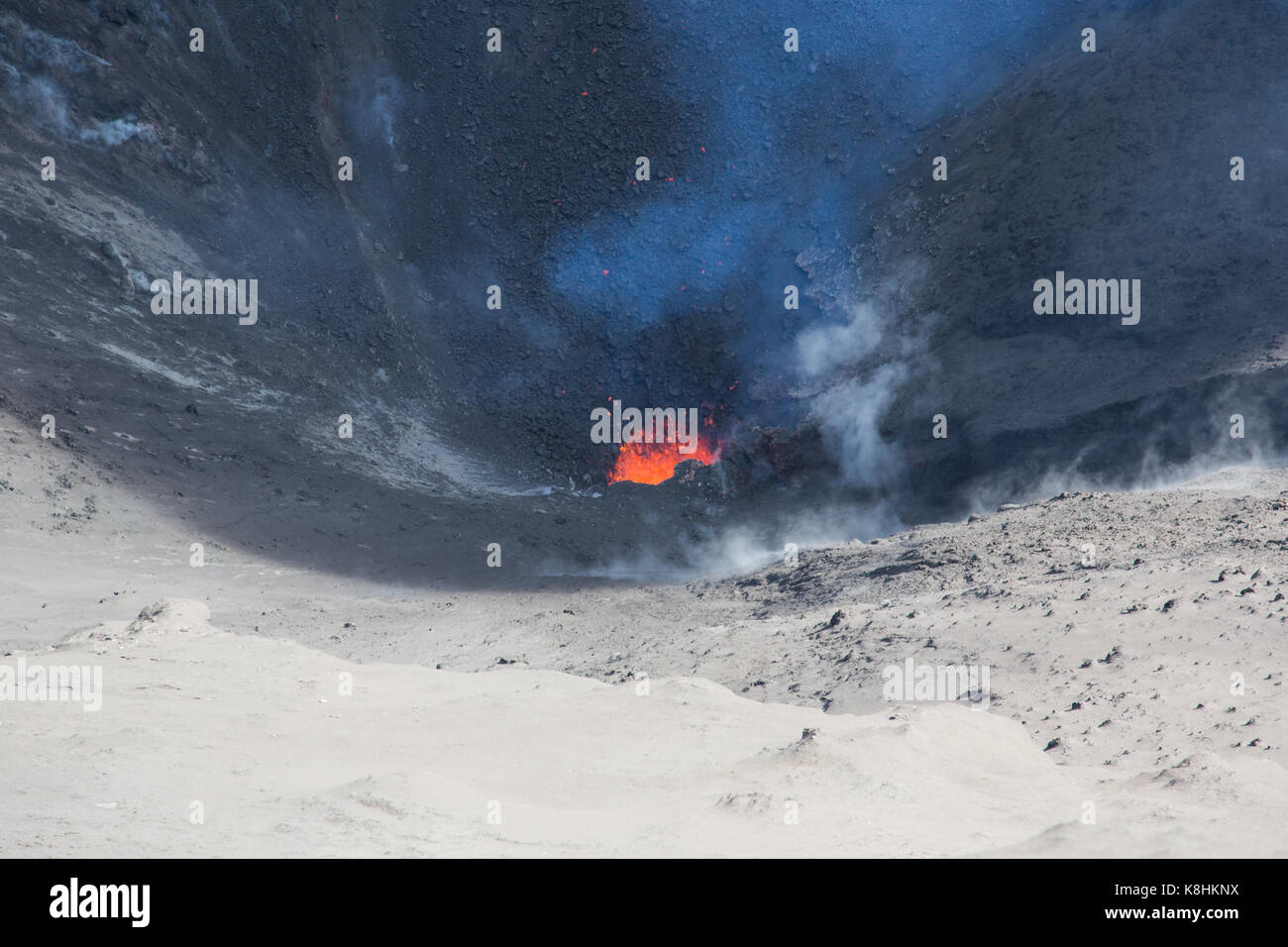 Volcano Yasur Eruption Stock Photo - Alamy
