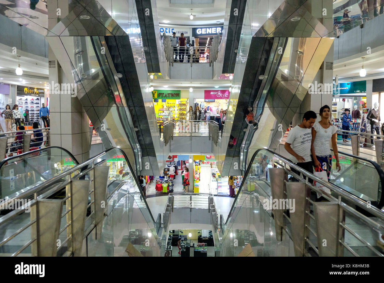 Burma, Myanmar, Mandalay: Diamond Plaza shopping mall Stock Photo - Alamy
