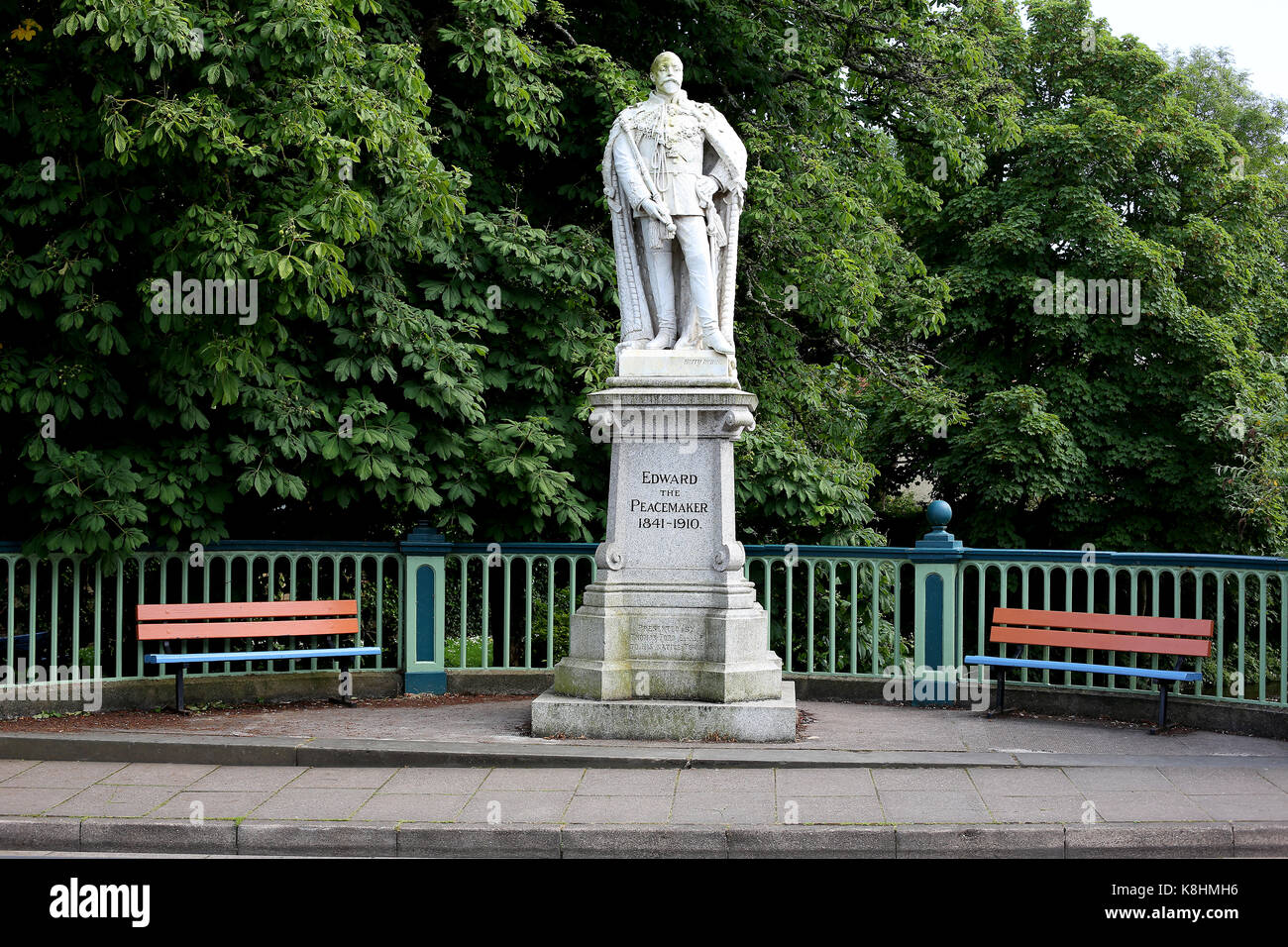 Edward the Peacemaker statue in Lowman Green in Tiverton, Devon Stock ...