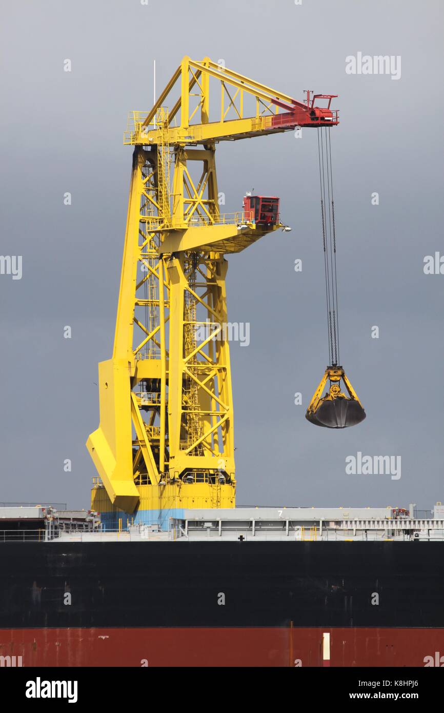 Crane discharging cargo hi-res stock photography and images - Alamy