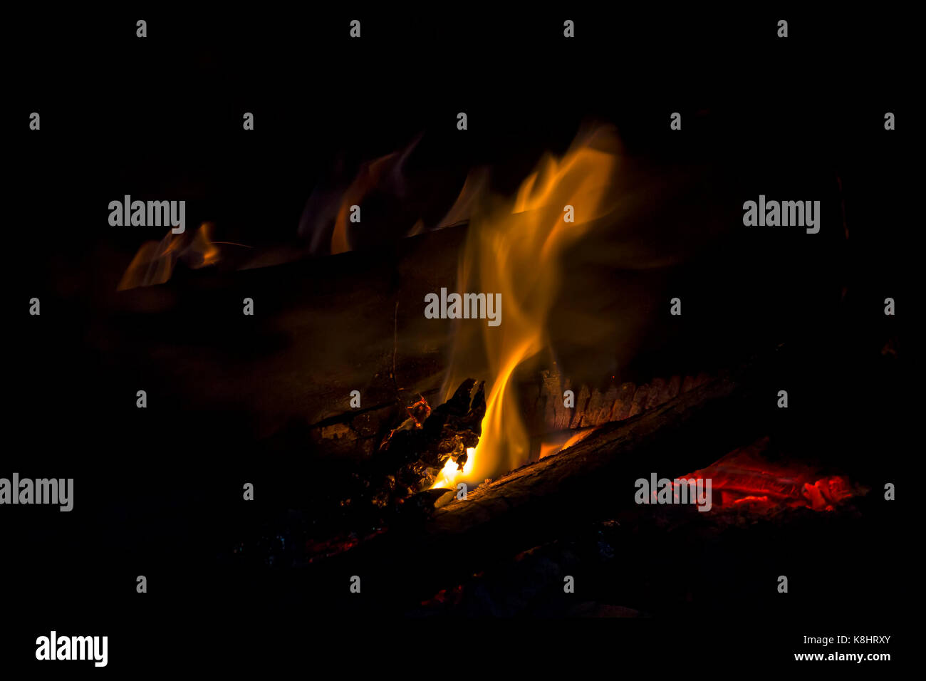 Flame of a night camp fire Stock Photo - Alamy