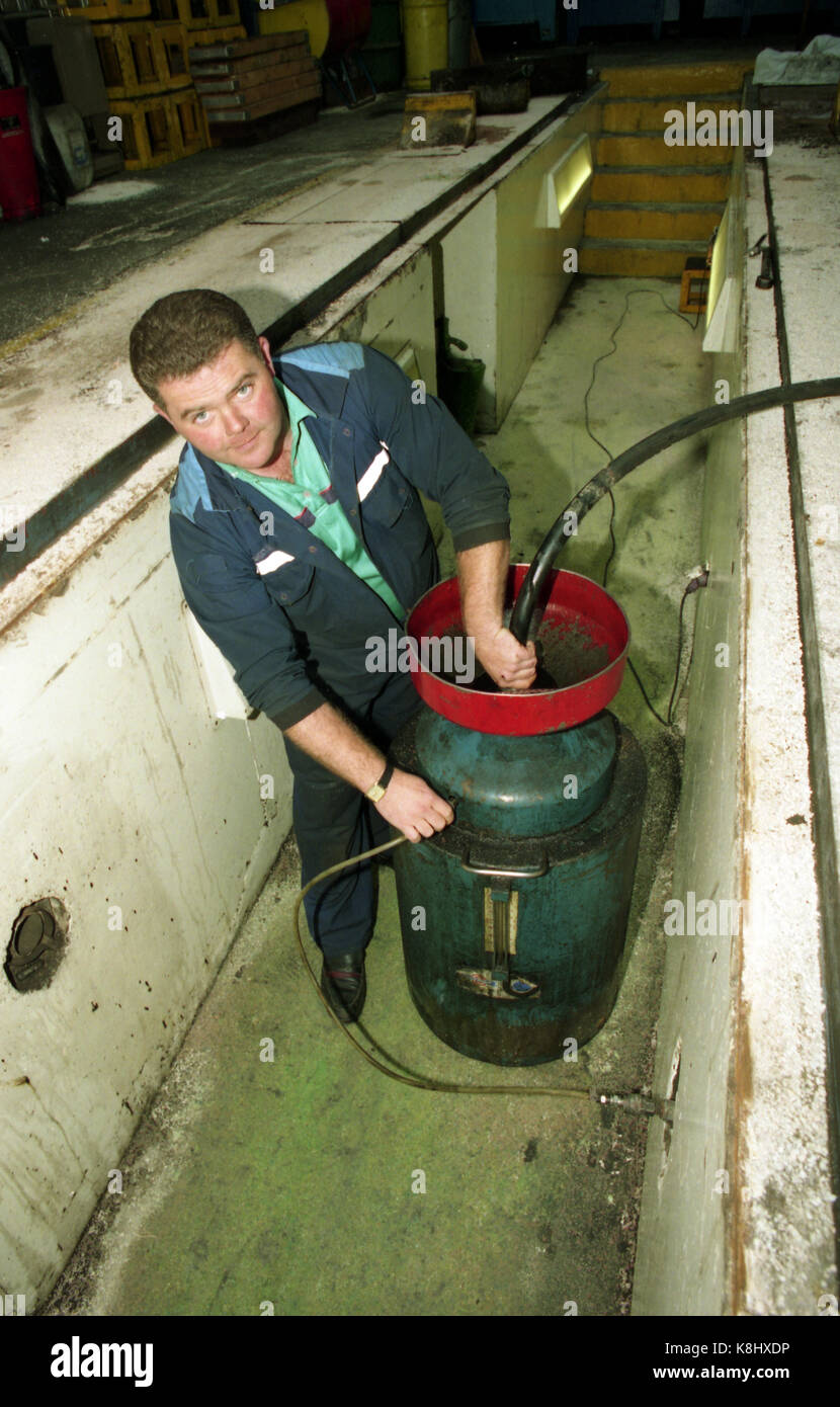 School bus mechanic hi-res stock photography and images - Alamy