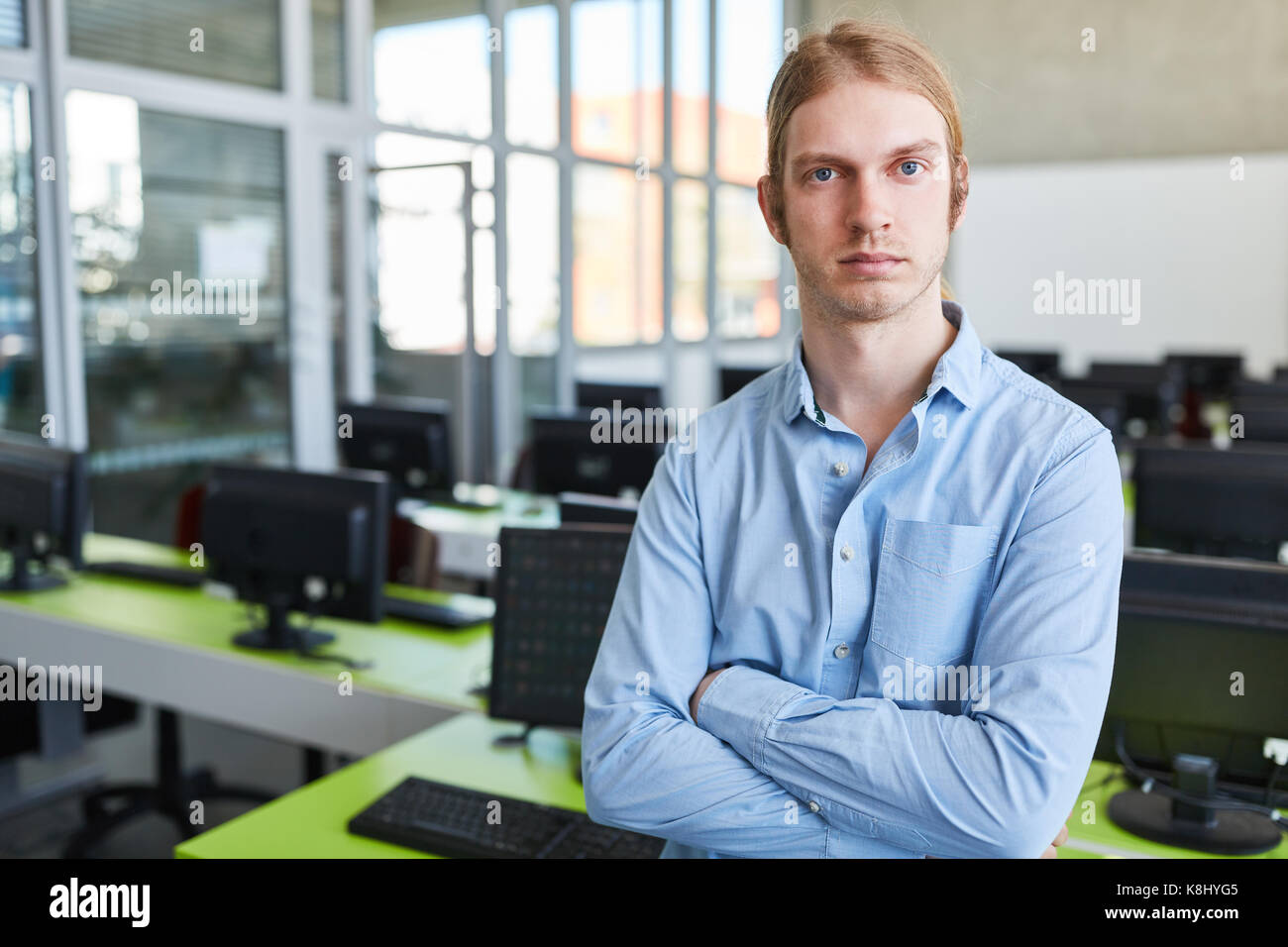 Computer science student in computer room in university Stock Photo - Alamy