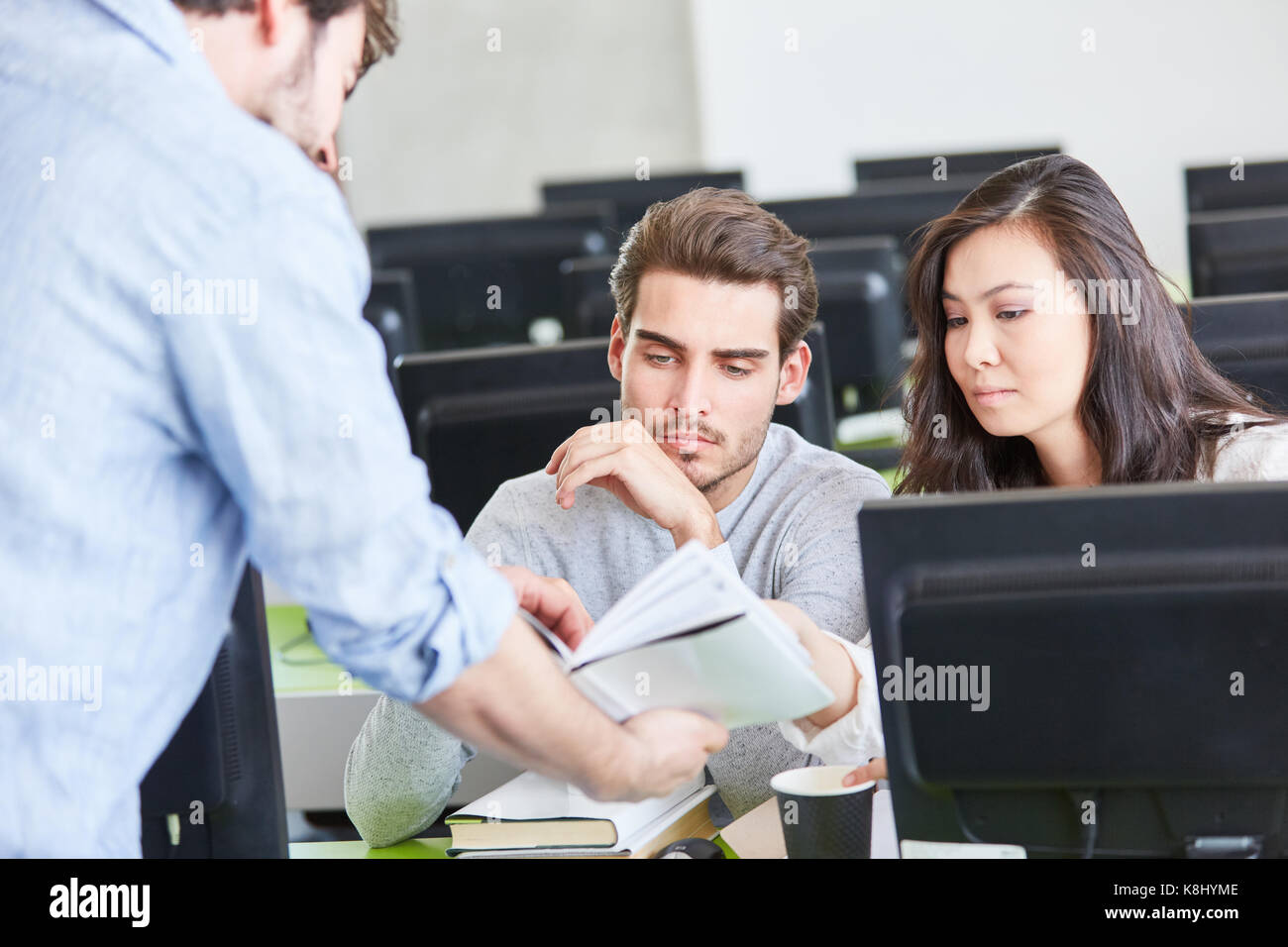 Teamwork science hi-res stock photography and images - Alamy