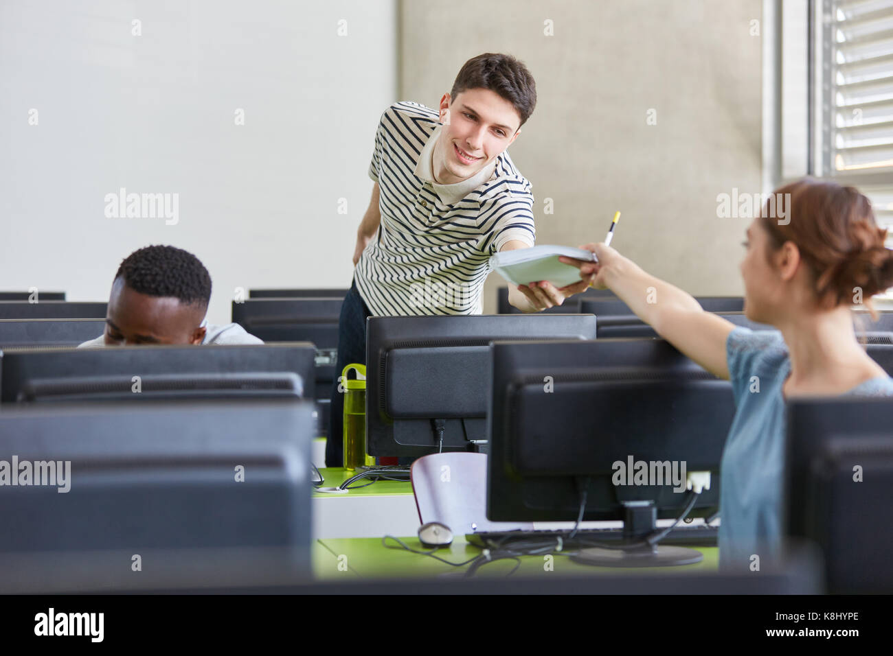 Two students computer hi-res stock photography and images - Alamy