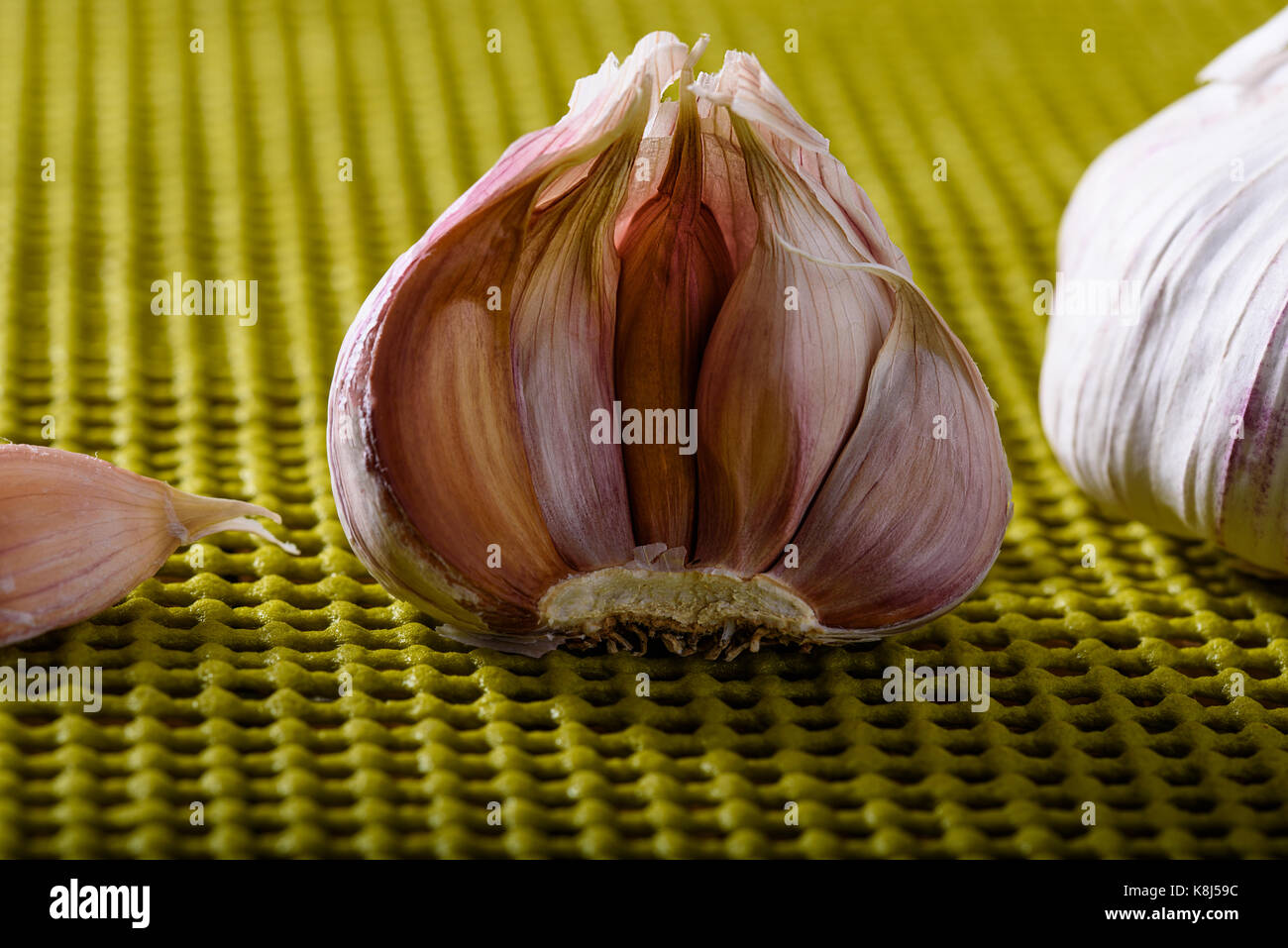 Cloves of organic garlic Stock Photo - Alamy