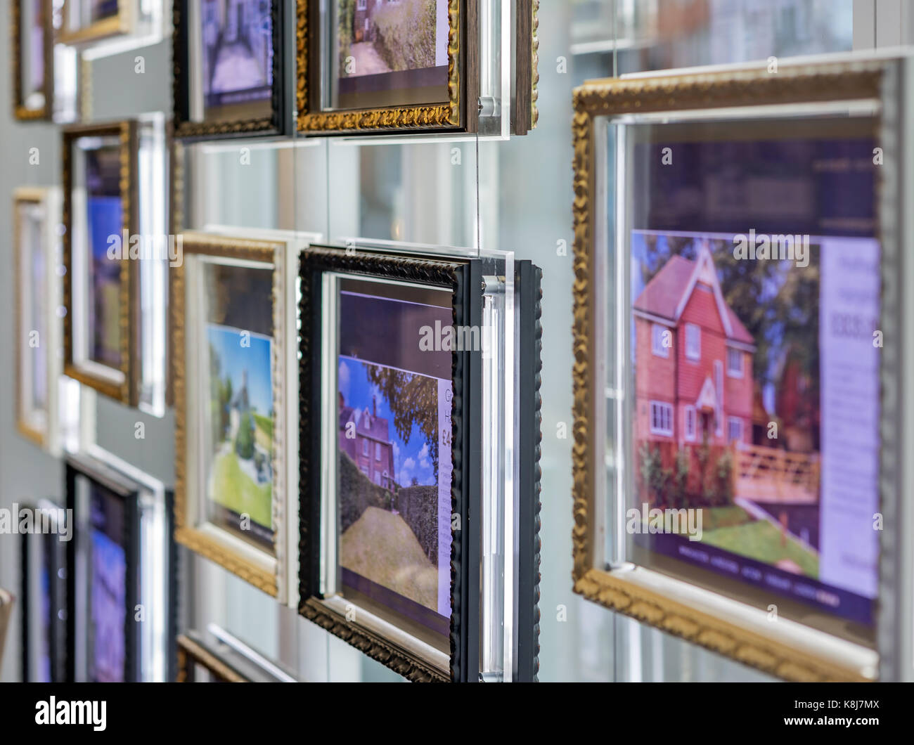 Blank window display hi-res stock photography and images - Alamy