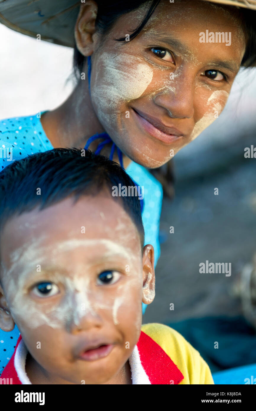 Burma happy child hi-res stock photography and images - Alamy