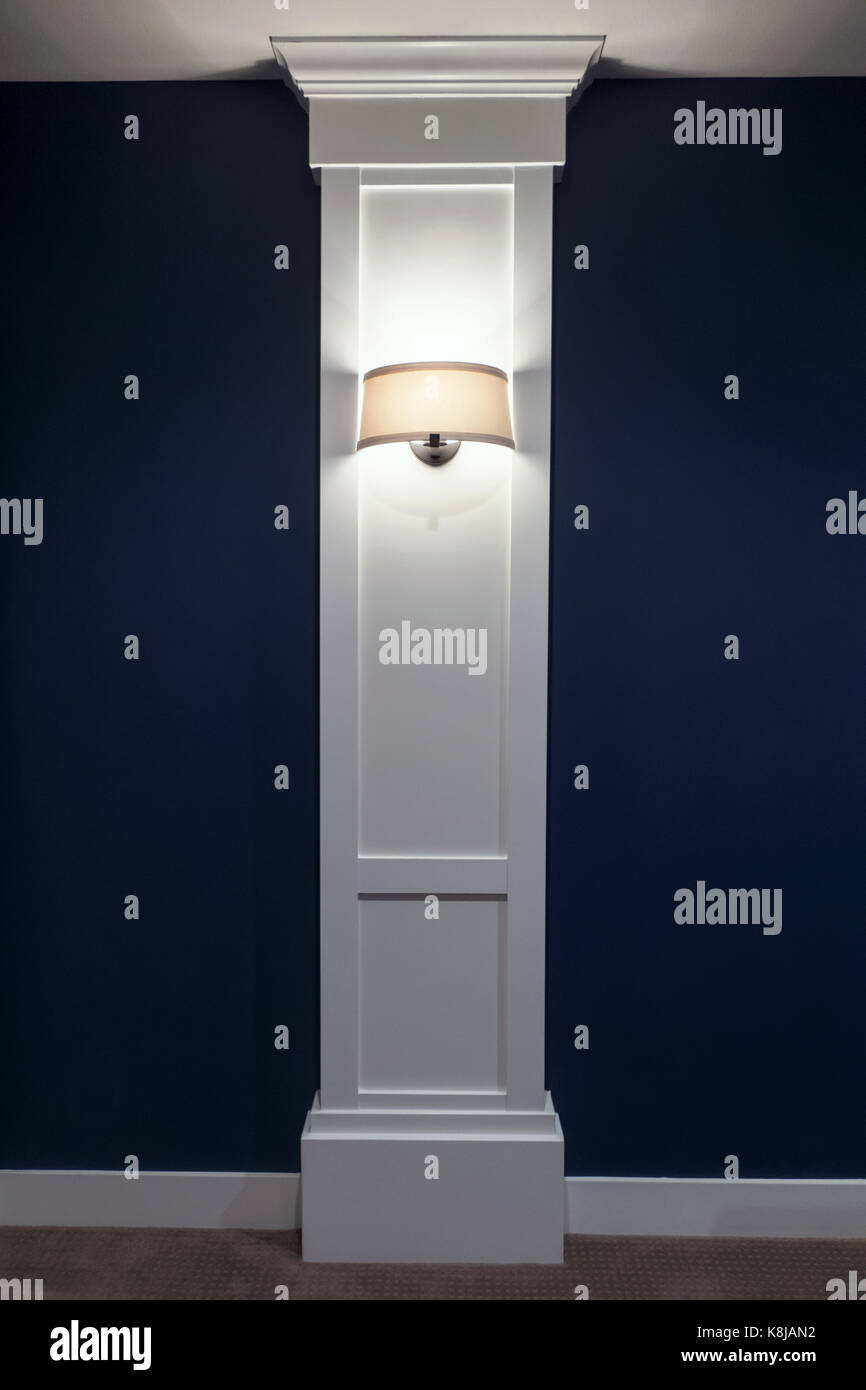 New crown molding hi-res stock photography and images - Alamy